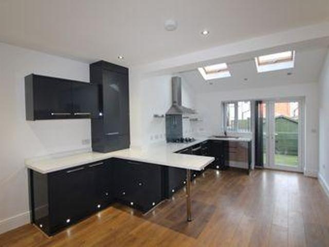 3 Bedrooms Terraced house for rent in Fir Street, Bury BL9