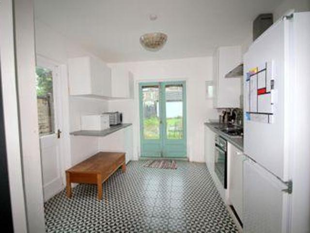 3 Bedrooms Terraced house for rent in Fourth Avenue, Newham, London E12