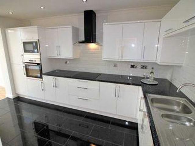 3 Bedrooms Terraced house for rent in Frances Street, London SE18