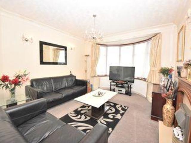 3 Bedrooms Terraced house for rent in Fremantle Road, Barkingside, Ilford, Essex IG6
