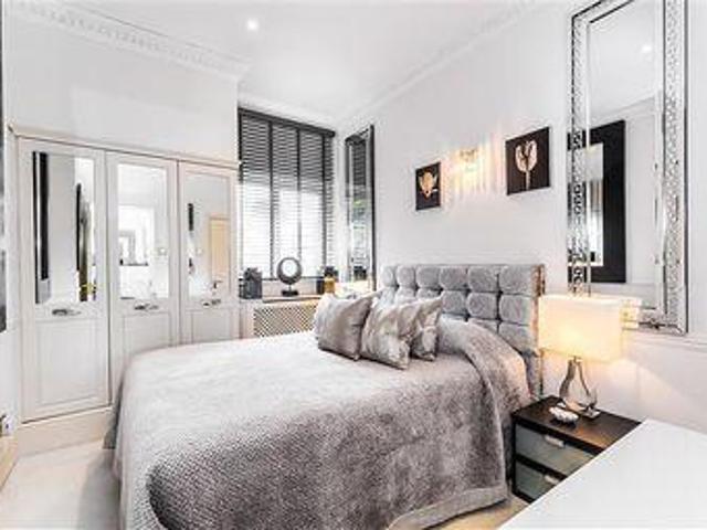 3 Bedrooms Terraced house for rent in Frognal, London NW3