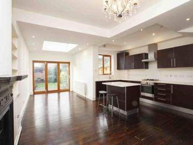 3 Bedrooms Terraced house for rent in Girton Road, London SE26
