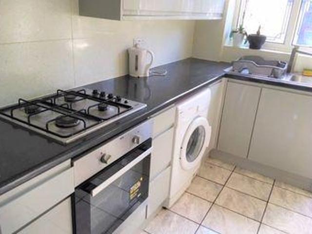 3 Bedrooms Terraced house for rent in Glenmore Way, Barking IG11