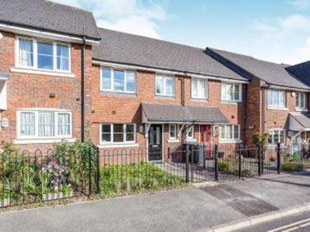3 Bedrooms Terraced house for rent in Gordon Road, Haywards Heath RH16