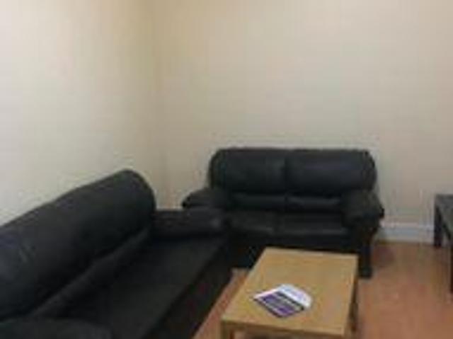 3 Bedrooms Terraced house for rent in Gorse Rise, London SW17