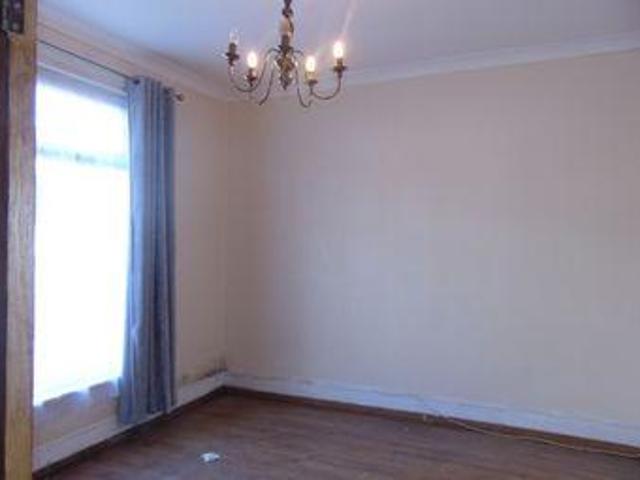 3 Bedrooms Terraced house for rent in Grange Road, Ilford, Essex IG1