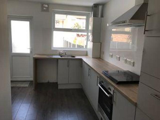 3 Bedrooms Terraced house for rent in Hunter Road, Ilford IG1