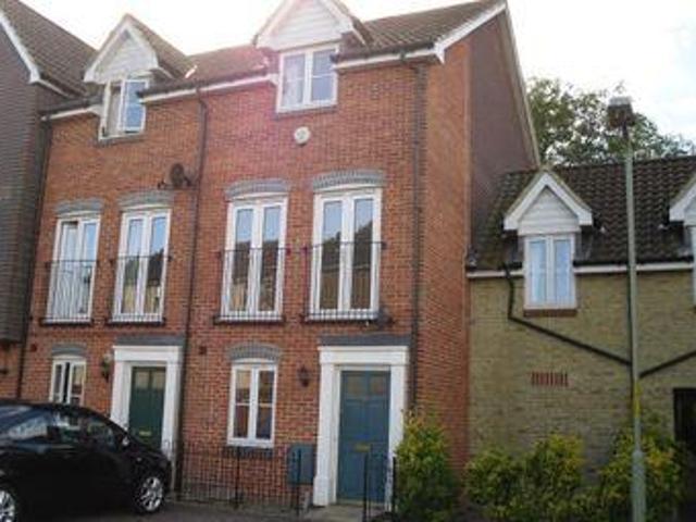 3 Bedrooms Terraced house for rent in Hurst Road, Kennington, Ashford, Kent TN24
