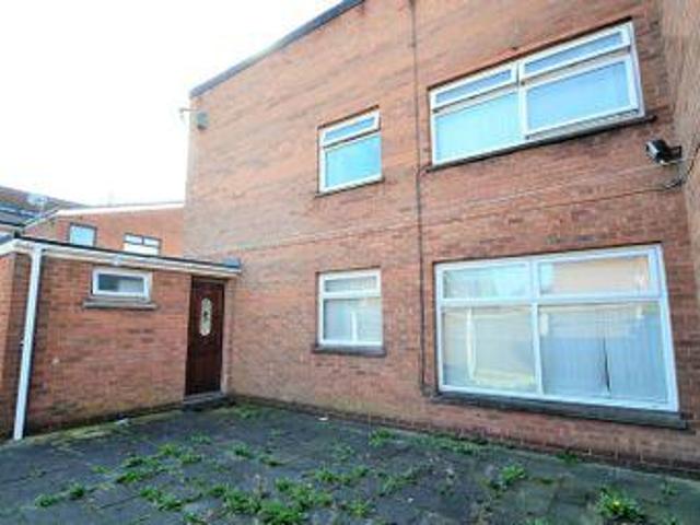 3 Bedrooms Terraced house for rent in Haddington Drive, Blackley, Manchester M9