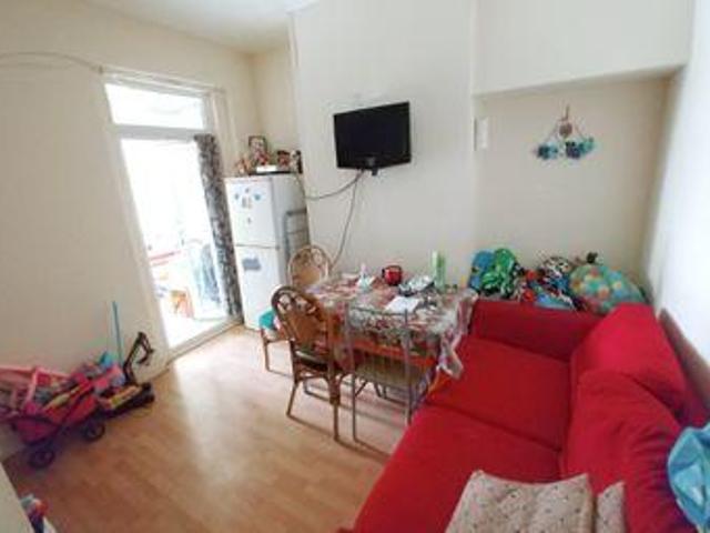 3 Bedrooms Terraced house for rent in Hall Road, East Ham E6
