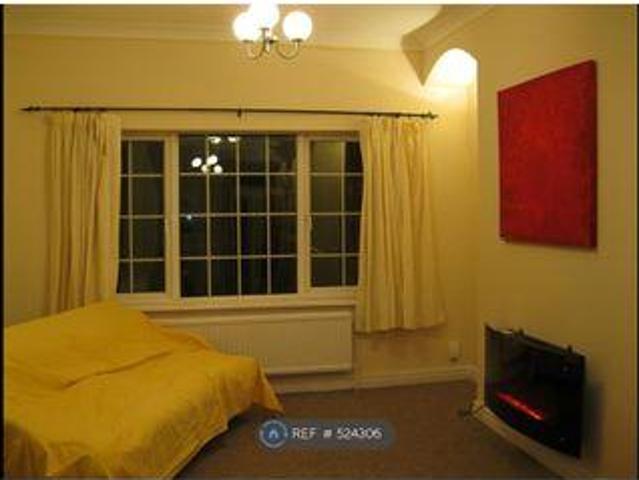 3 Bedrooms Terraced house for rent in Hardy Street, Manchester M30