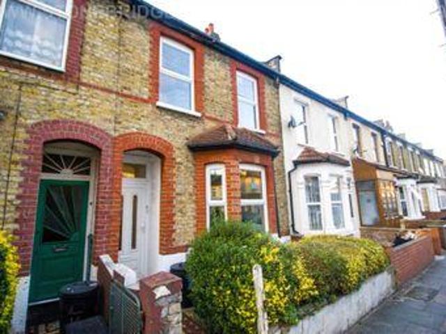 3 Bedrooms Terraced house for rent in Harvey Road, Ilford IG1