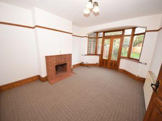 3 Bedrooms Terraced house for rent in Headley Drive, Gants Hill IG2