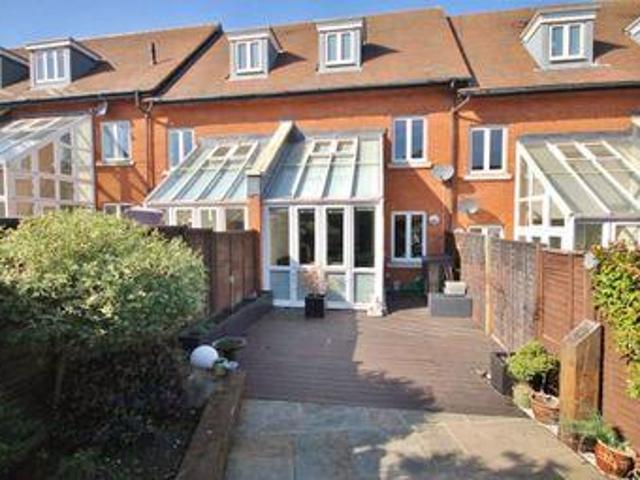 3 Bedrooms Terraced house for rent in Henderson Avenue, Guildford, Surrey GU2