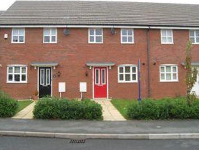 3 Bedrooms Terraced house for rent in Holcroft Drive, Abram, Wigan WN2