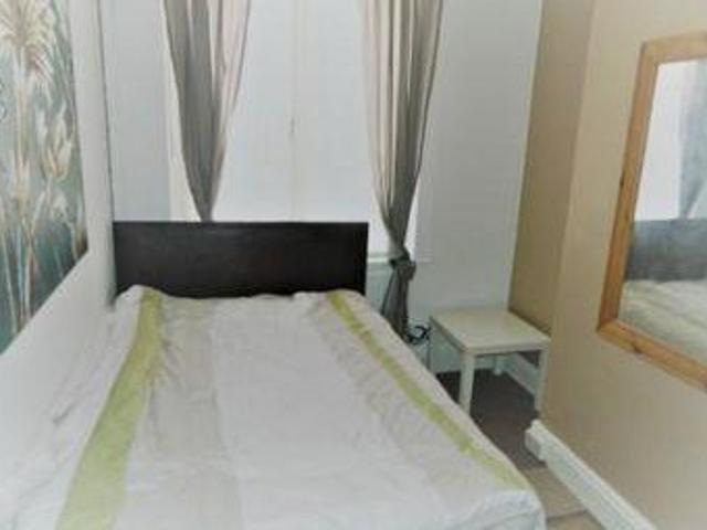 3 Bedrooms Terraced house for rent in Hollis Road, Coventry CV1