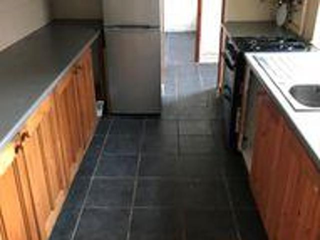 3 Bedrooms Terraced house for rent in Honey Hill Road, Queens Park, Bedford MK40