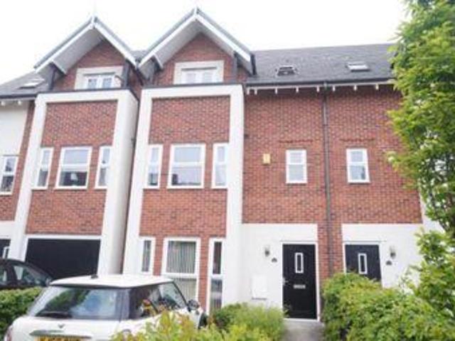 3 Bedrooms Terraced house for rent in Houseman Crescent, West Didsbury, Didsbury, Manchester M20