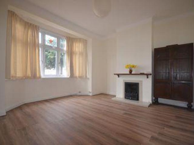 3 Bedrooms Terraced house for rent in Icknield Drive, Ilford IG2