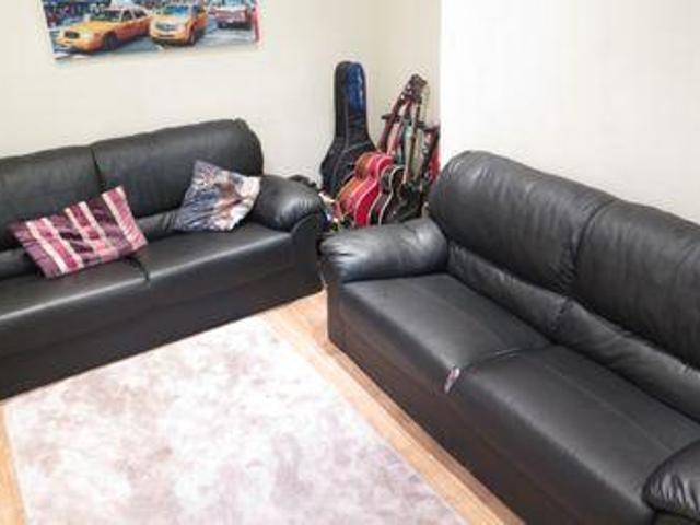 3 Bedrooms Terraced house for rent in Kelsall Place, Leeds LS6