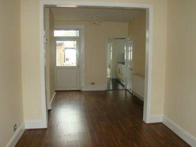3 Bedrooms Terraced house for rent in Kennedy Road, Barking IG11