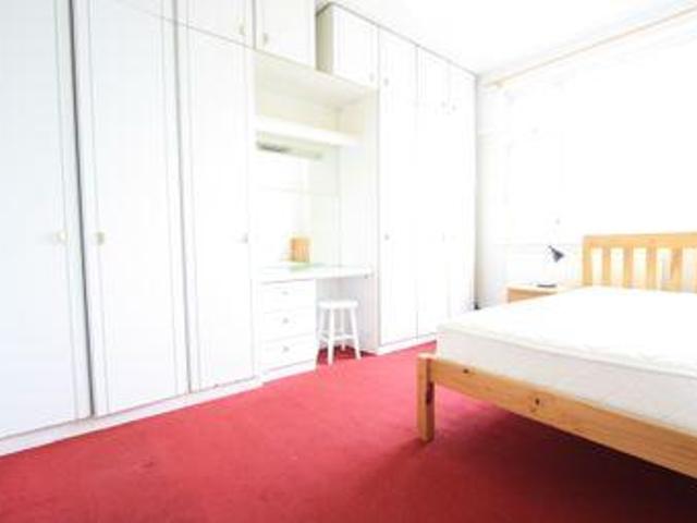 3 Bedrooms Terraced house for rent in Kenley Rd, Morden SW19