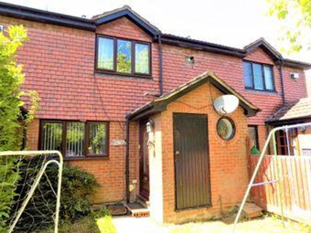3 Bedrooms Terraced house for rent in Kings Avenue, Tongham, Farnham, Surrey GU10