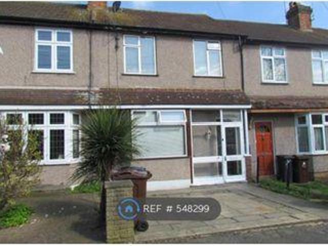 3 Bedrooms Terraced house for rent in Kings Avenue, Romford RM6