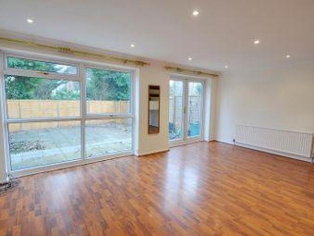 3 Bedrooms Terraced house for rent in Knoll Crescent, Northwood HA6