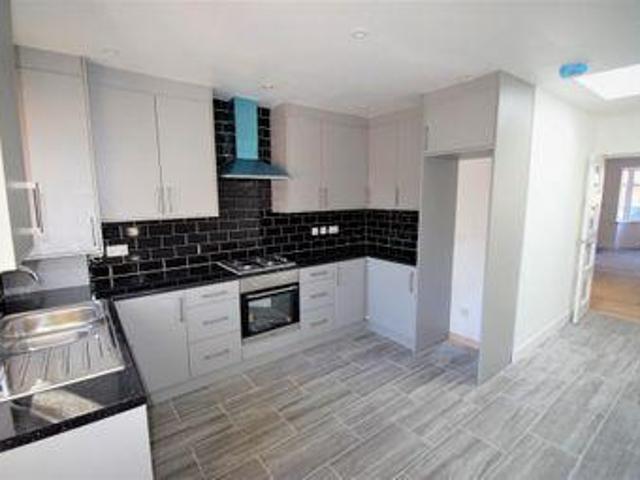 3 Bedrooms Terraced house for rent in Lewins Way, Cippenham, Slough SL1