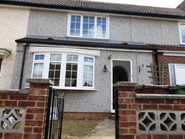 3 Bedrooms Terraced house for rent in Lillechurch Road, Becontree, Dagenham RM8