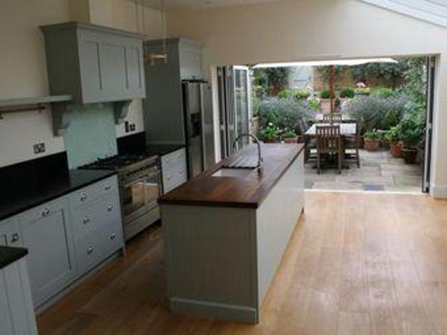 3 Bedrooms Terraced house for rent in Lillian Road, London SW13