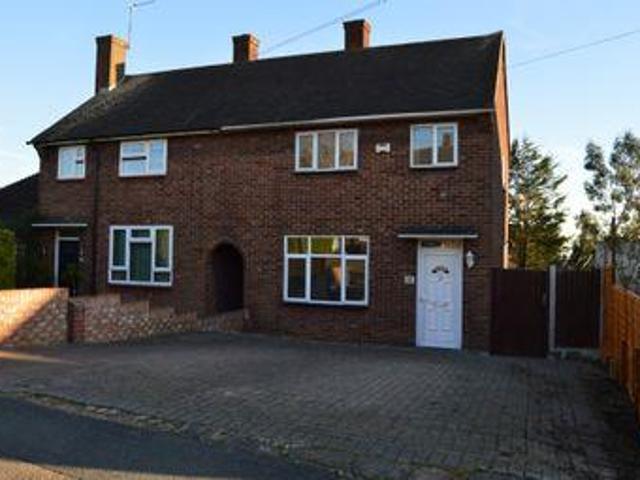 3 Bedrooms Terraced house for rent in Longtown Road, Romford RM3