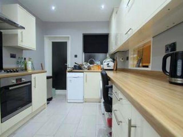 3 Bedrooms Terraced house for rent in Longbridge Road, Barking IG11
