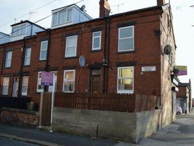 3 Bedrooms Terraced house for rent in Longroyd Street, Leeds LS11