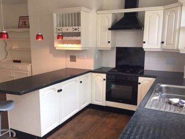3 Bedrooms Terraced house for rent in Park Grove, Bramley, Rotherham S66