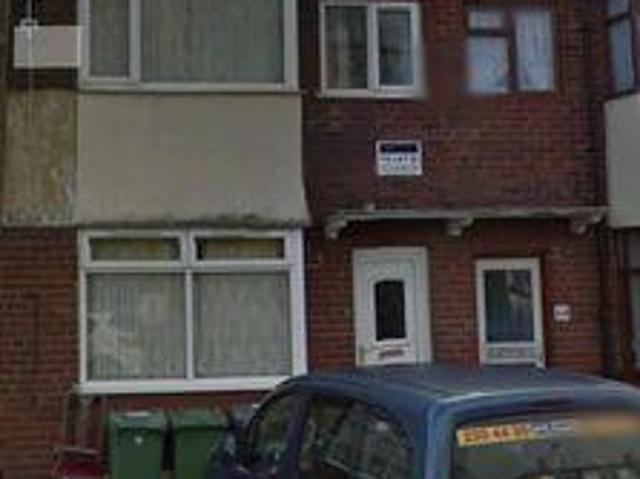 3 Bedrooms Terraced house for rent in Park View Avenue, Burley, Leeds LS4