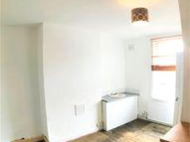 3 Bedrooms Terraced house for rent in Parkfield Mount, Leeds LS11