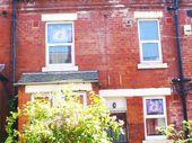 3 Bedrooms Terraced house for rent in Pearson Grove, Hyde Park, Leeds LS6