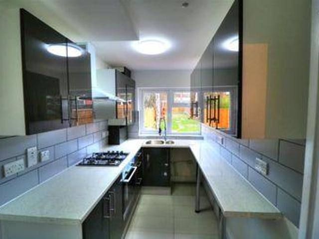 3 Bedrooms Terraced house for rent in Pembroke Avenue, Luton LU4