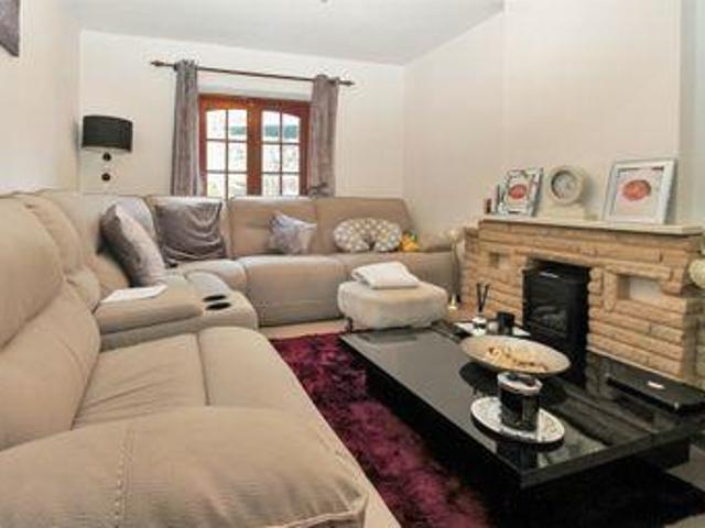 3 Bedrooms Terraced house for rent in Rutters Close, West Drayton, Middlesex UB7