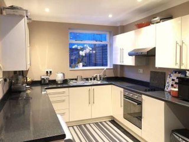 3 Bedrooms Terraced house for rent in Raphael Road, Gravesend DA12
