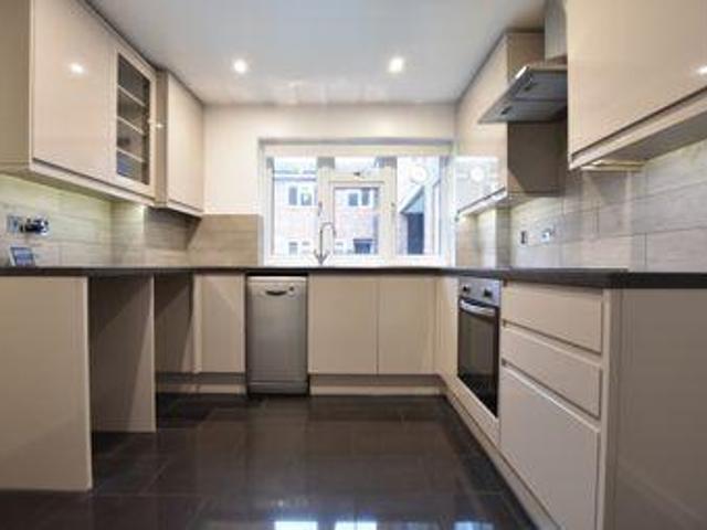 3 Bedrooms Terraced house for rent in Ravensbourne Avenue, Bromley BR2
