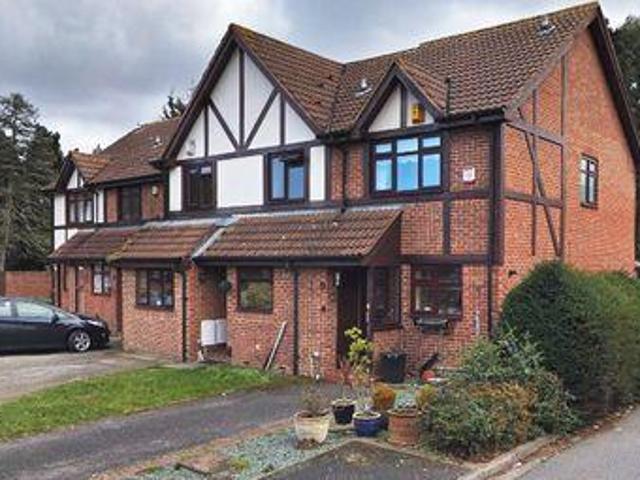 3 Bedrooms Terraced house for rent in Regents Close, Hayes, Middlesex UB4