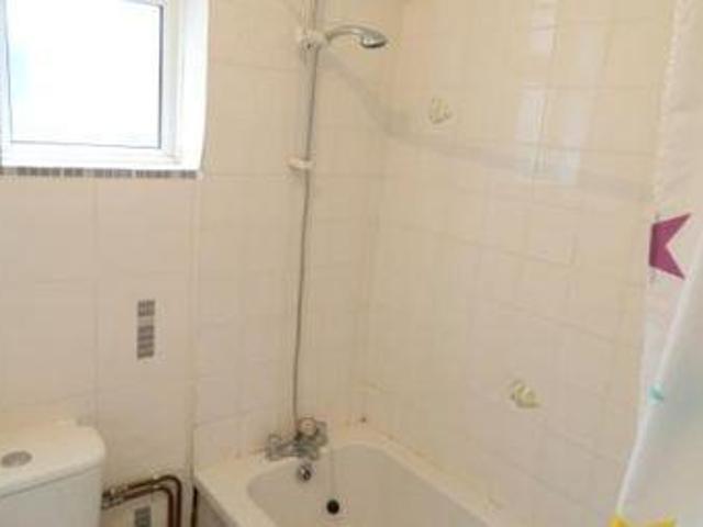 3 Bedrooms Terraced house for rent in Richmond Street, Coventry. CV2