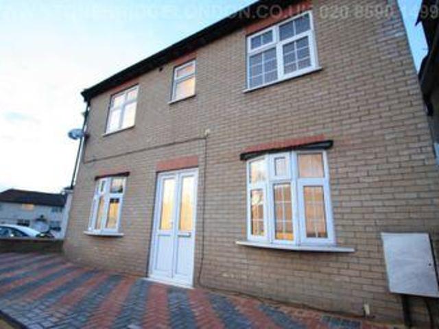 3 Bedrooms Terraced house for rent in Ripple Road, Barking IG11