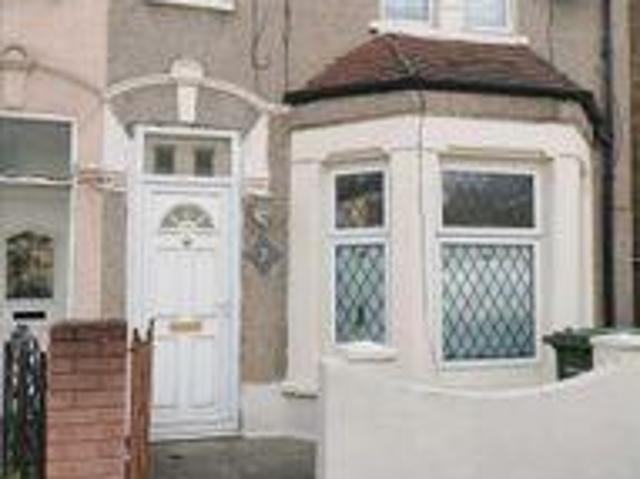 3 Bedrooms Terraced house for rent in Rippolson Road, London SE18