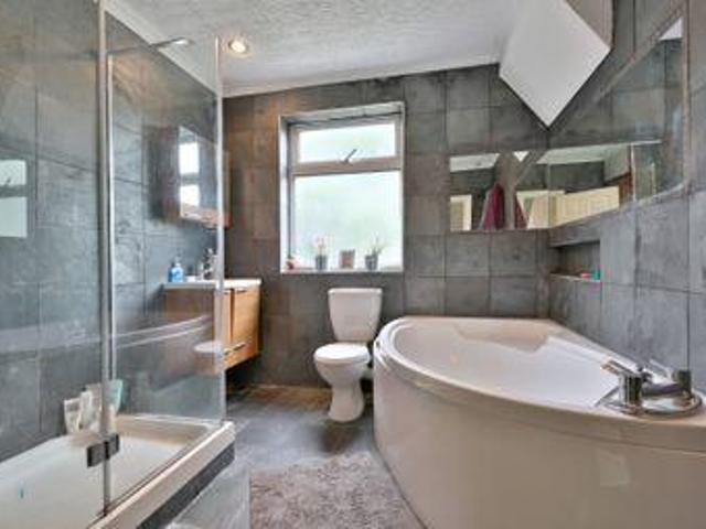3 Bedrooms Terraced house for rent in Robert Road, Walthamstow E17