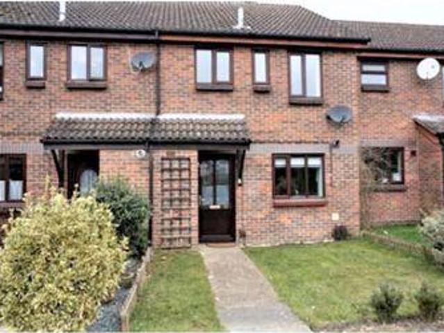 3 Bedrooms Terraced house for rent in Robertson Court, Woking GU21