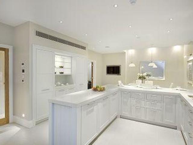 3 Bedrooms Terraced house for rent in Roland Way, London SW7